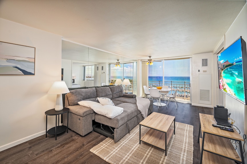 Ocean-marina Yacht Views Condo Steps To The Beach W/full Kitchen & Free Wifi - Hawaii