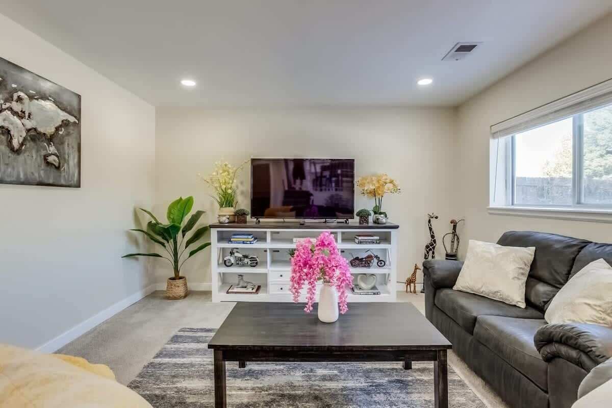 Gameroom And Theater In A Breathtaking Home - Centennial, CO