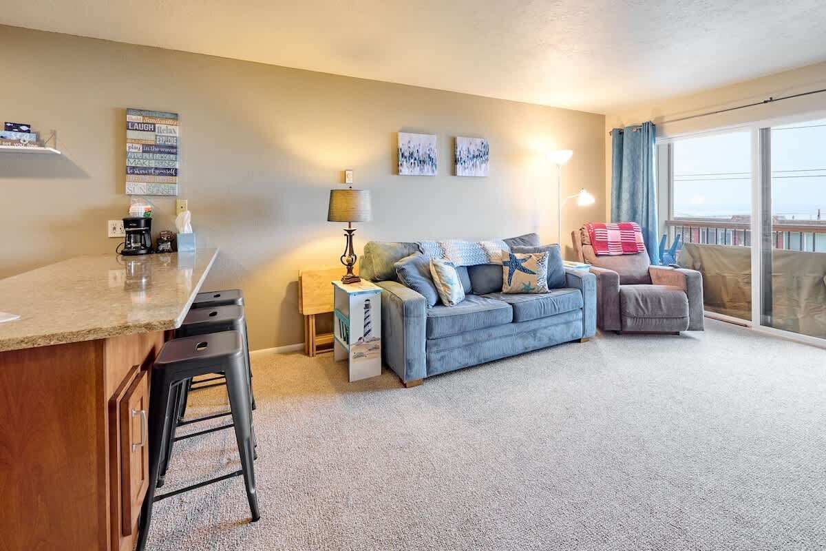 Cute Ocean View Condo - Ground Floor - Beach Access! - Lincoln City, OR