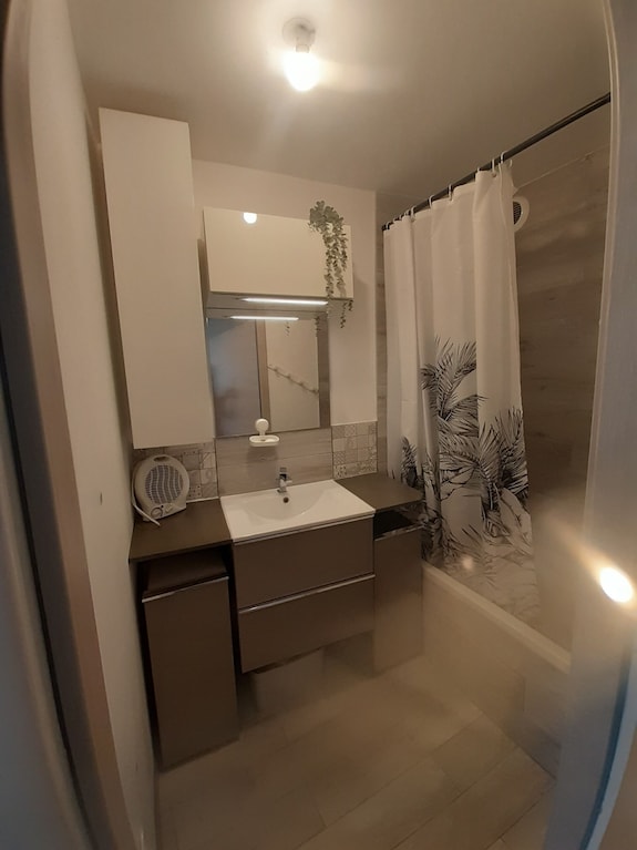 Maison De Village Proche Lyon, Pérouges, Parc Industriel De La Plaine De L'ain - Lagnieu