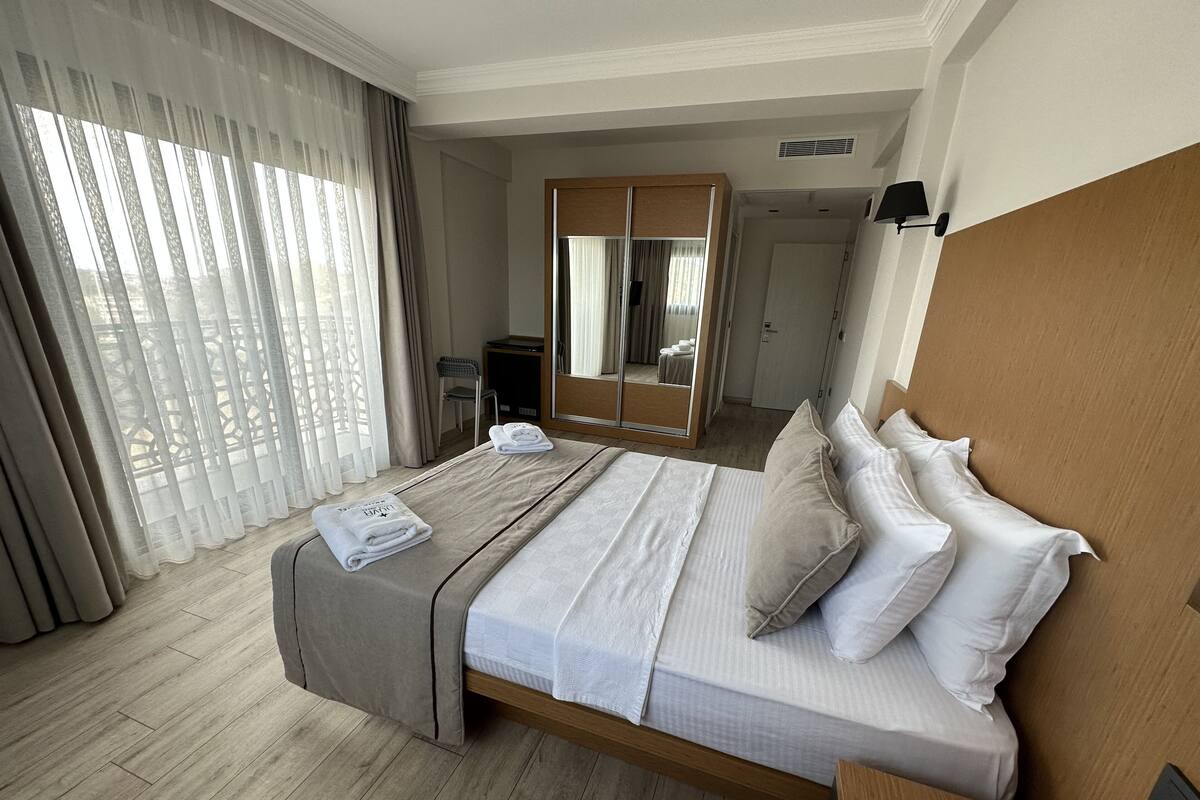 Quarto Duplo Deluxe, 1 cama de casal, varanda, vista para a montanha | Roupa de alta qualidade 