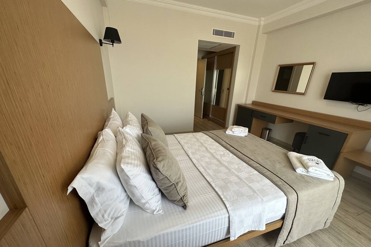 Suite Comfort, terraço, vista para a piscina | Roupa de alta qualidade 