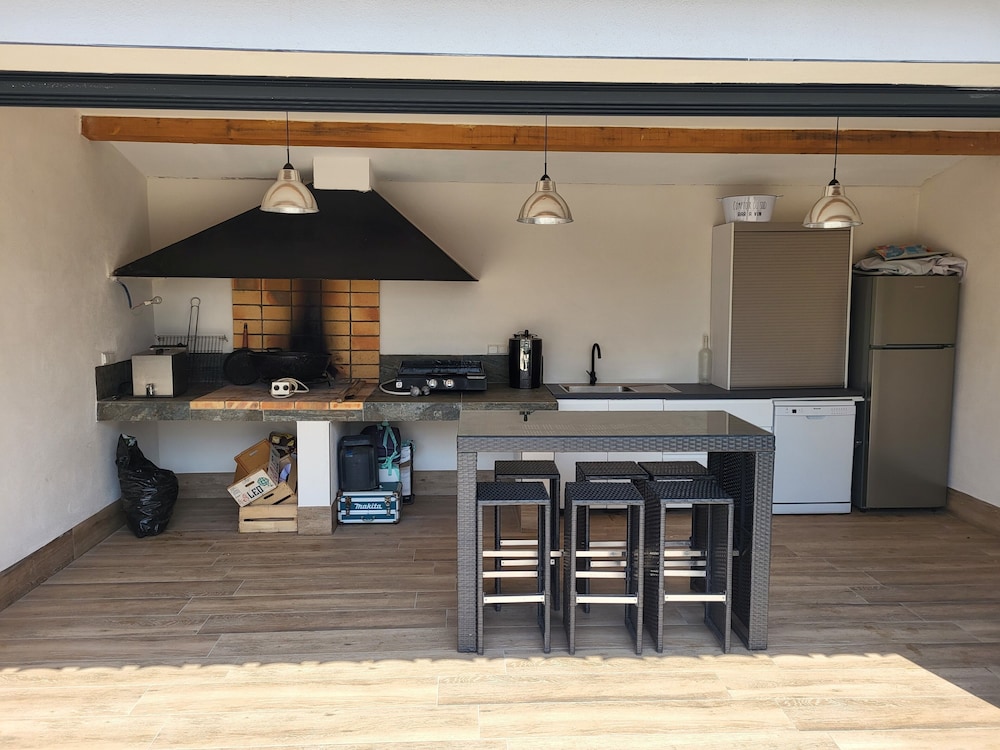 Villa 200m2 Tout Confort Avec Piscine Et Terrain De Pétanque - Bessan