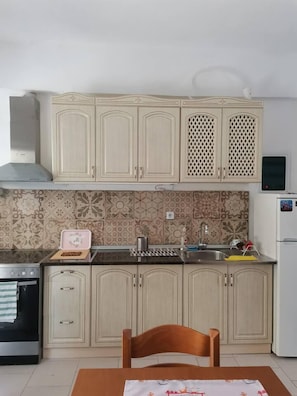 1 quarto, roupa de cama fornecida
