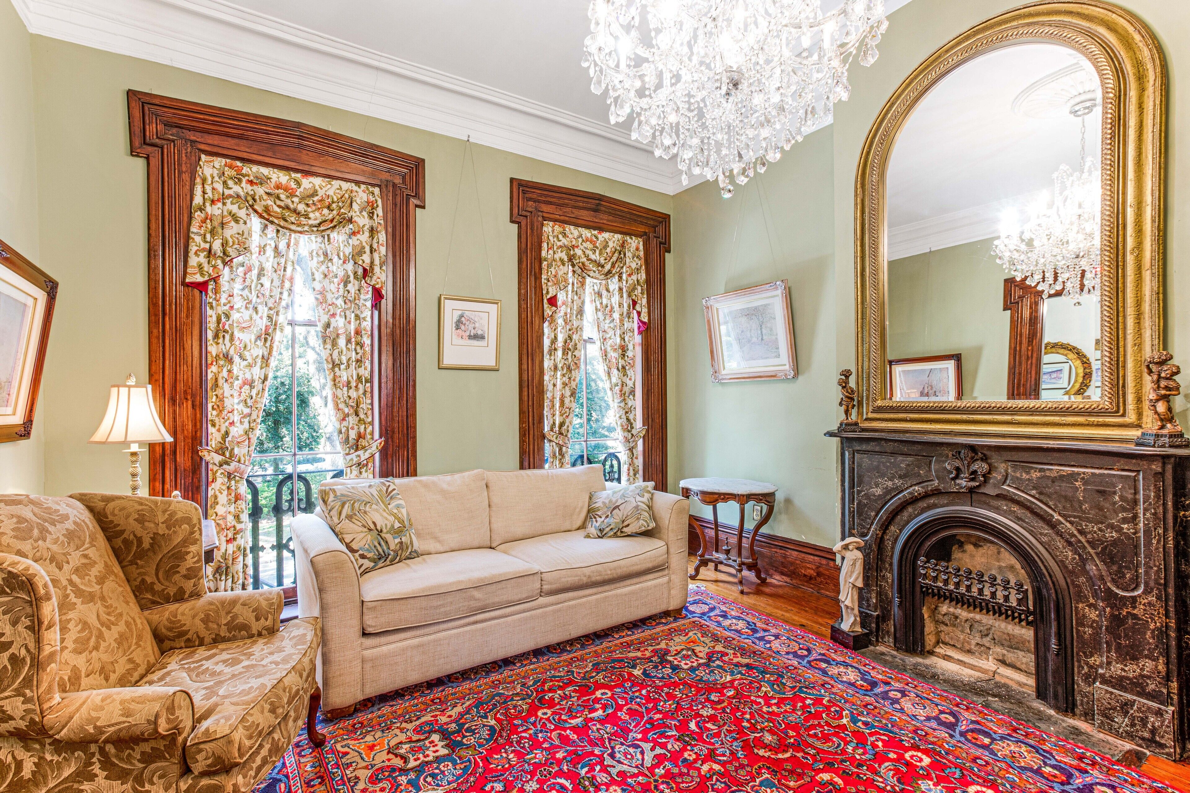 Historic Townhouse In Incredible Location W/ Parking By Lucky Savannah - Savannah, GA