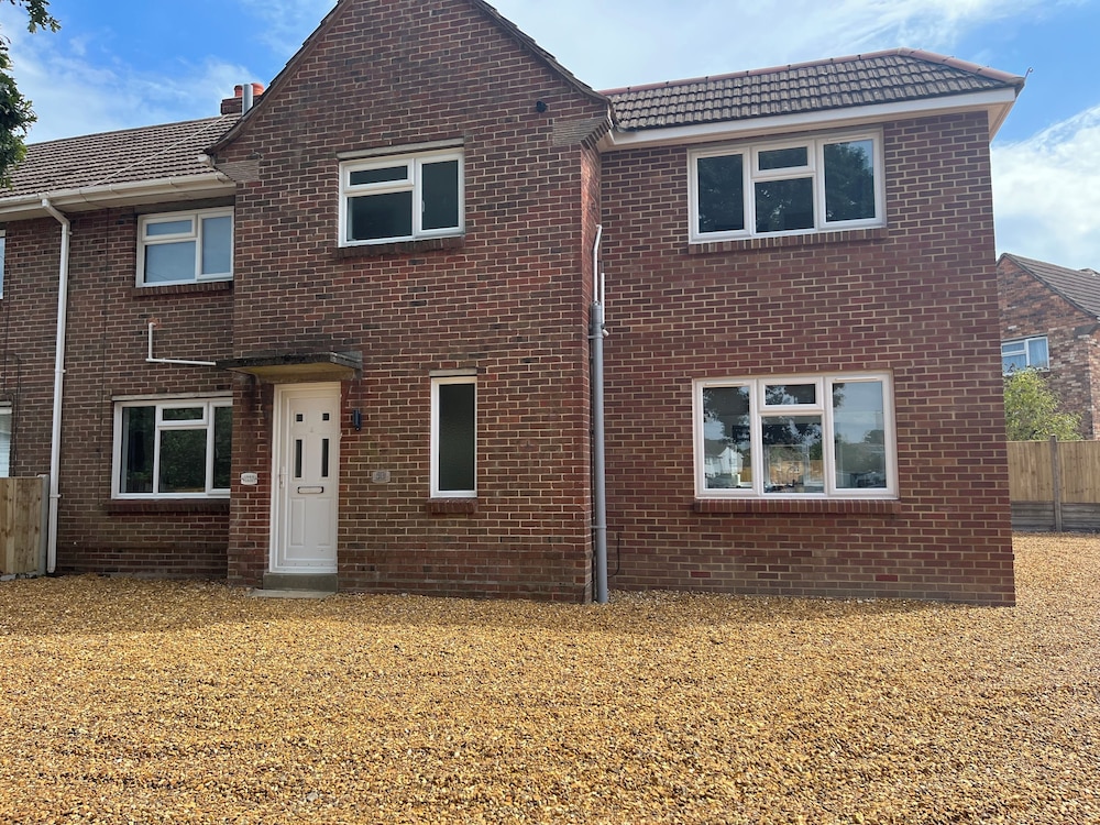 Stunning Modern 6-bedroom House All With En-suite - Bournemouth
