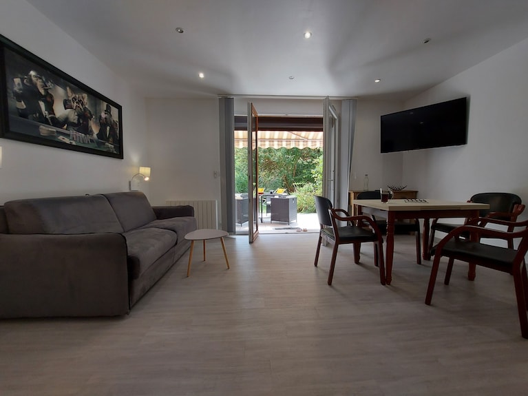 Centre St Jorioz : Charmant Et Spacieux Studio Avec Terrasse Et Jardin Privatif - Saint-Jorioz