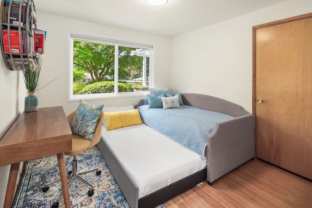 Mid Century Modern Retreat W/ Expansive Garden And Central A/c - Lynn, MA