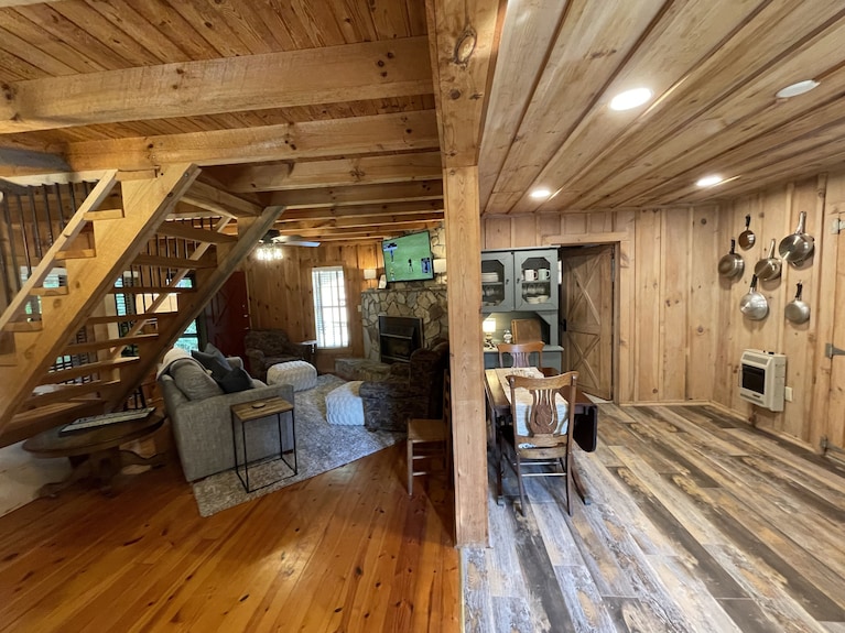 Riverside Retreat Located On The Nottely River In The North Georgia Mountains. - Blairsville, GA