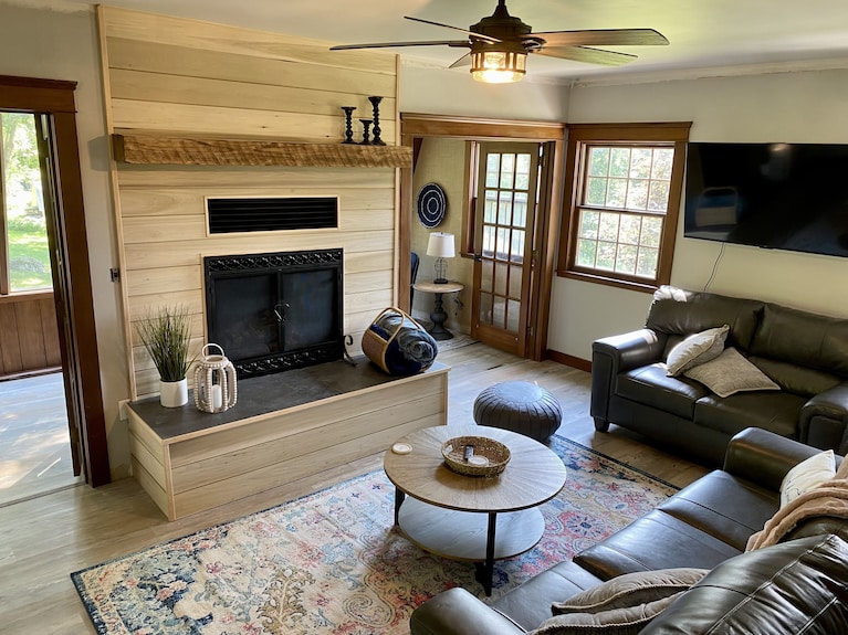 Whispering Pines Retreat-newly Renovated Countryside Home - 貝德福德