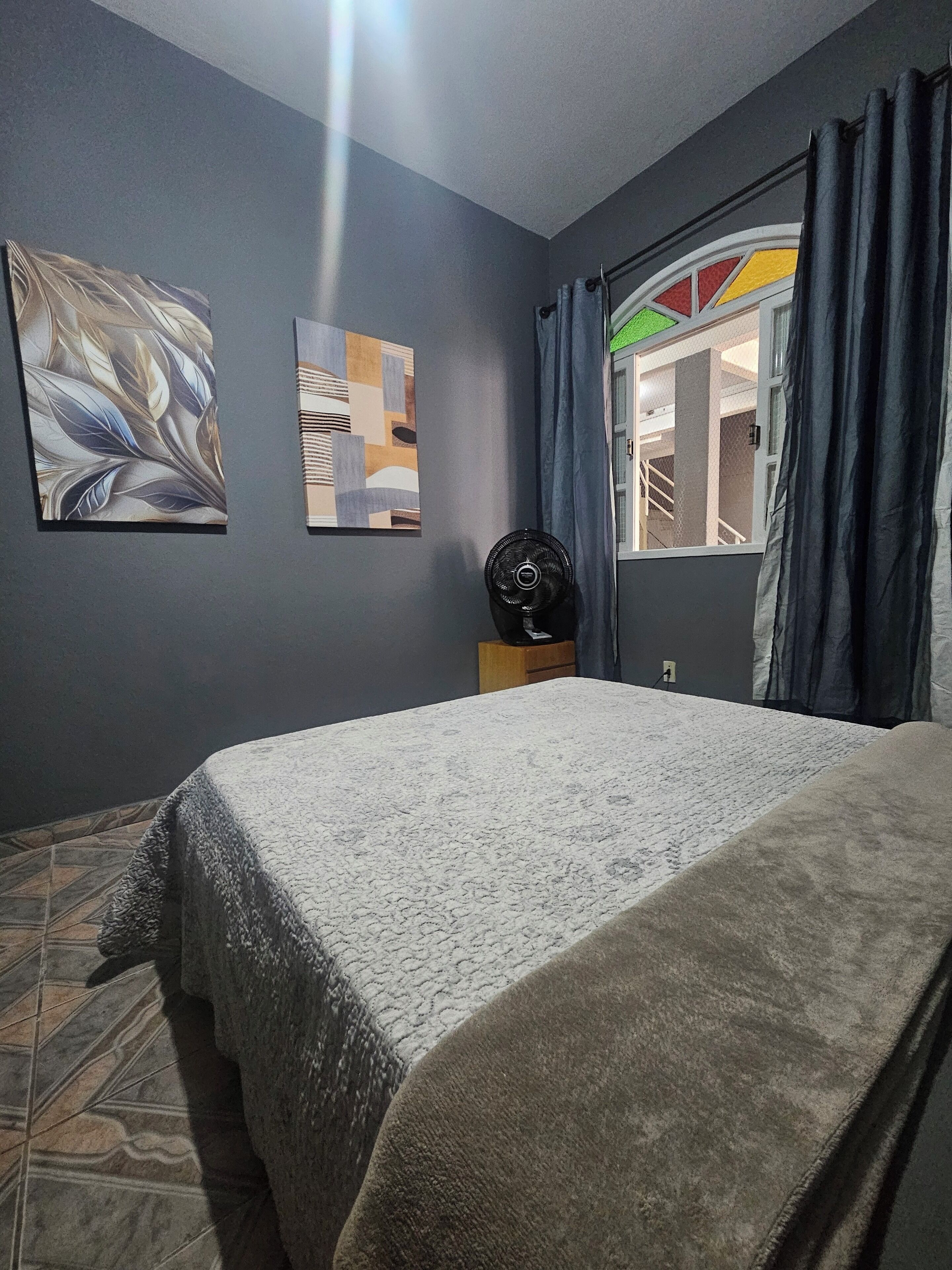 Quarto casal econômico | Wi-Fi de cortesia, roupa de cama