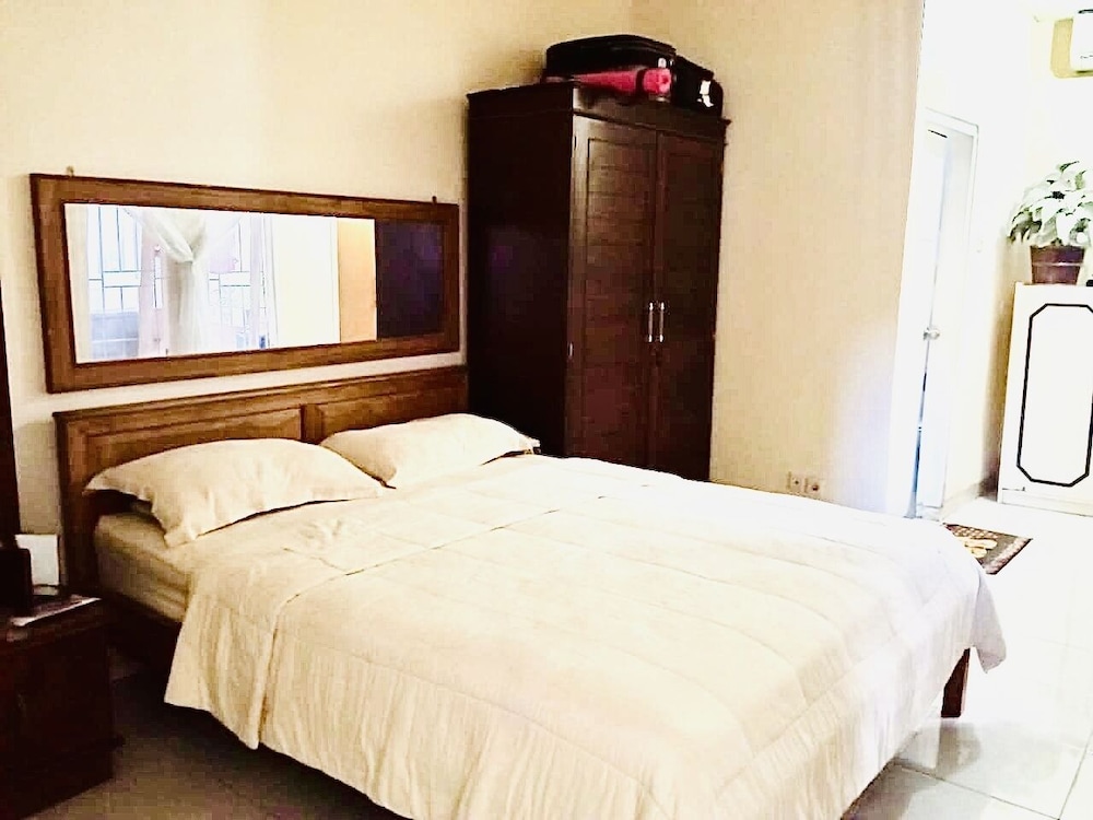 Townhouse With 3 Bedrooms And 2 Bathrooms - Lombok
