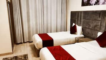 Quarto Twin Standard | Lençóis de algodão egípcio, roupa de alta qualidade, minibar