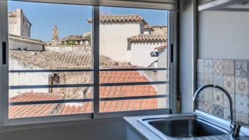 Quarto casal superior, suíte | Vista da propriedade