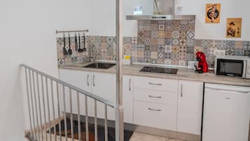 Apartamento básico, suíte (Duple Económico) | Cozinha privada