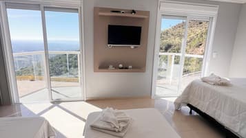 Quarto Duplo Económico | Roupa hipoalergénica, secretária, Wi-fi grátis, roupa de cama fornecida