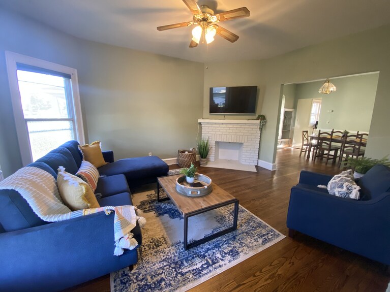 King Suites - 2 King Beds & Garage Parking - Berea, OH
