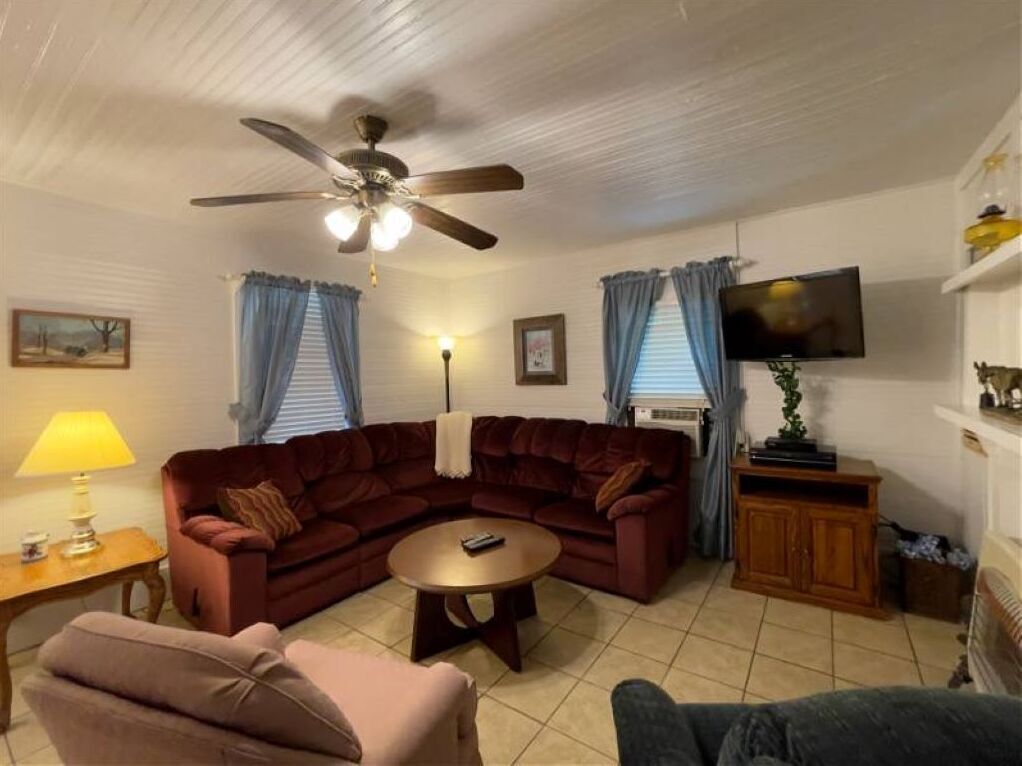 O'henry's Getaway, On Cheoah River - Chilhowee Lake, TN