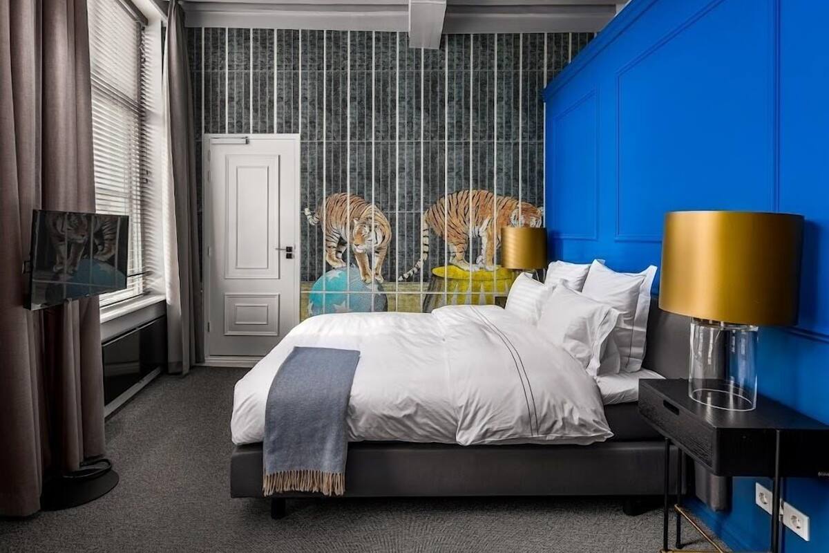 Quarto Duplo Deluxe, 1 cama queen-size, não fumadores, Vista para a cidade | Roupa de alta qualidade, edredões de penas, minibar grátis 