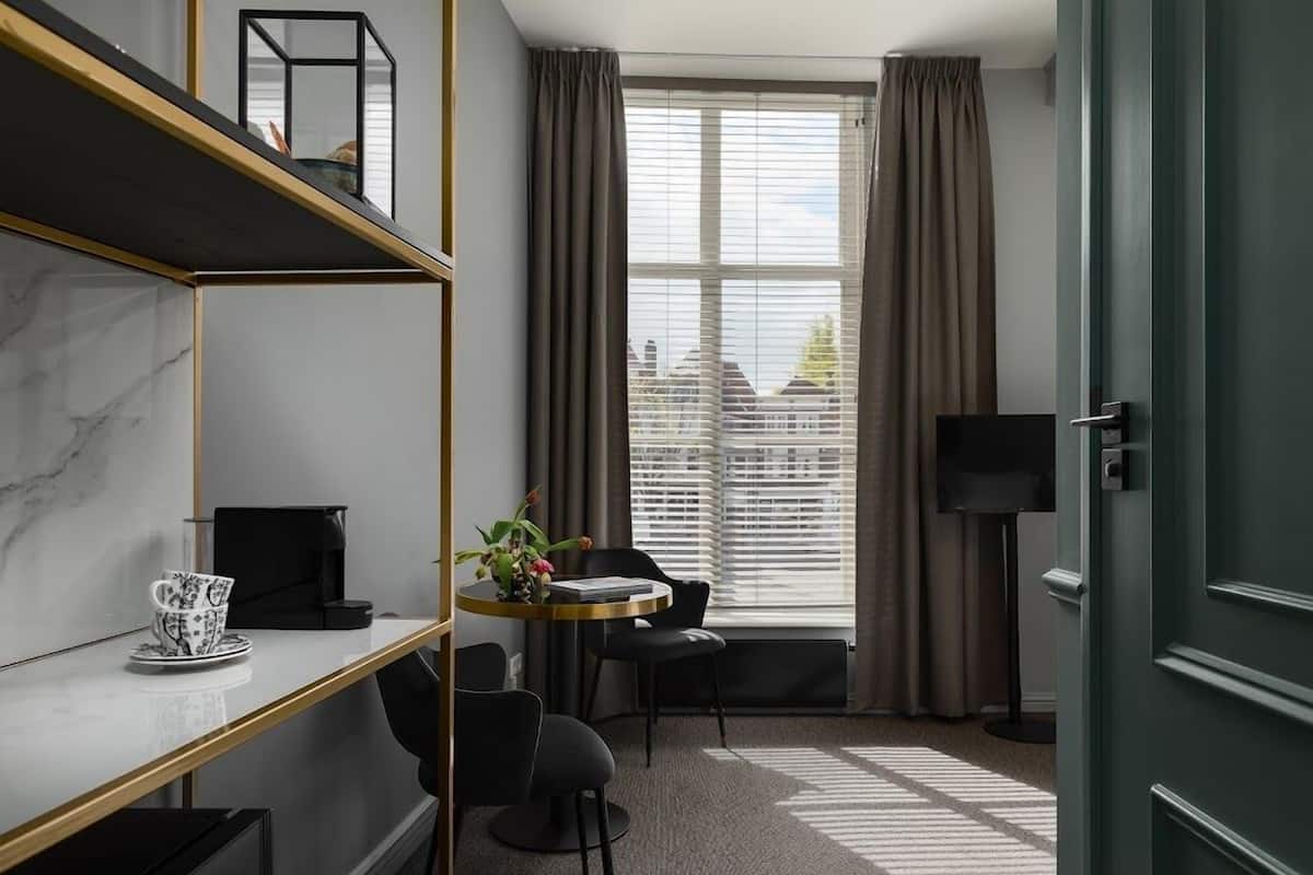 Quarto Duplo Deluxe, 1 cama queen-size, não fumadores, Vista para a cidade | Roupa de alta qualidade, edredões de penas, minibar grátis 
