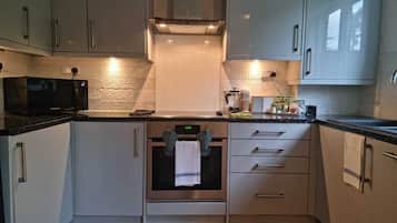 Apartamento luxo, suíte, vista para o jardim (2 bed 1 bath apartment) | Cozinha compartilhada