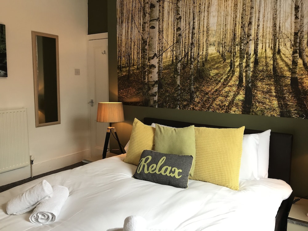 Bright Spacious 3-bed With Office & Patio, Preston - Preston