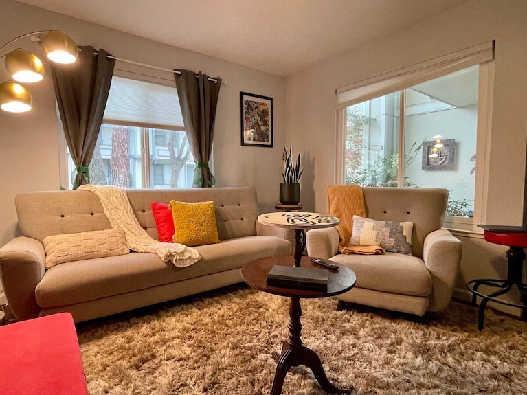 Artists Condo Game Room Patio Near Uc Med Center - San Francisco Bay Area, CA