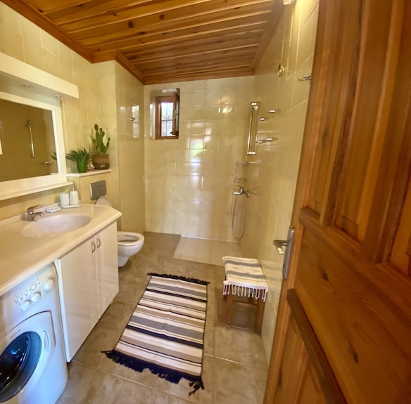 Helios House, Stunning Garden Sleeps 4 Amazing Central Location - Selçuk