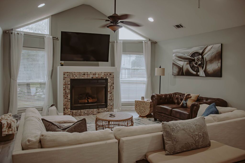 Beautiful 5bd/3ba In Gulf Breeze, Heated Private Pool & Pet Friendly!