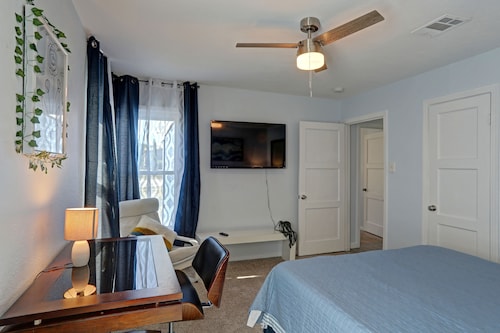 Family Cottage In Dallas Bishop Arts - 4br 6 Beds - Dallas, TX