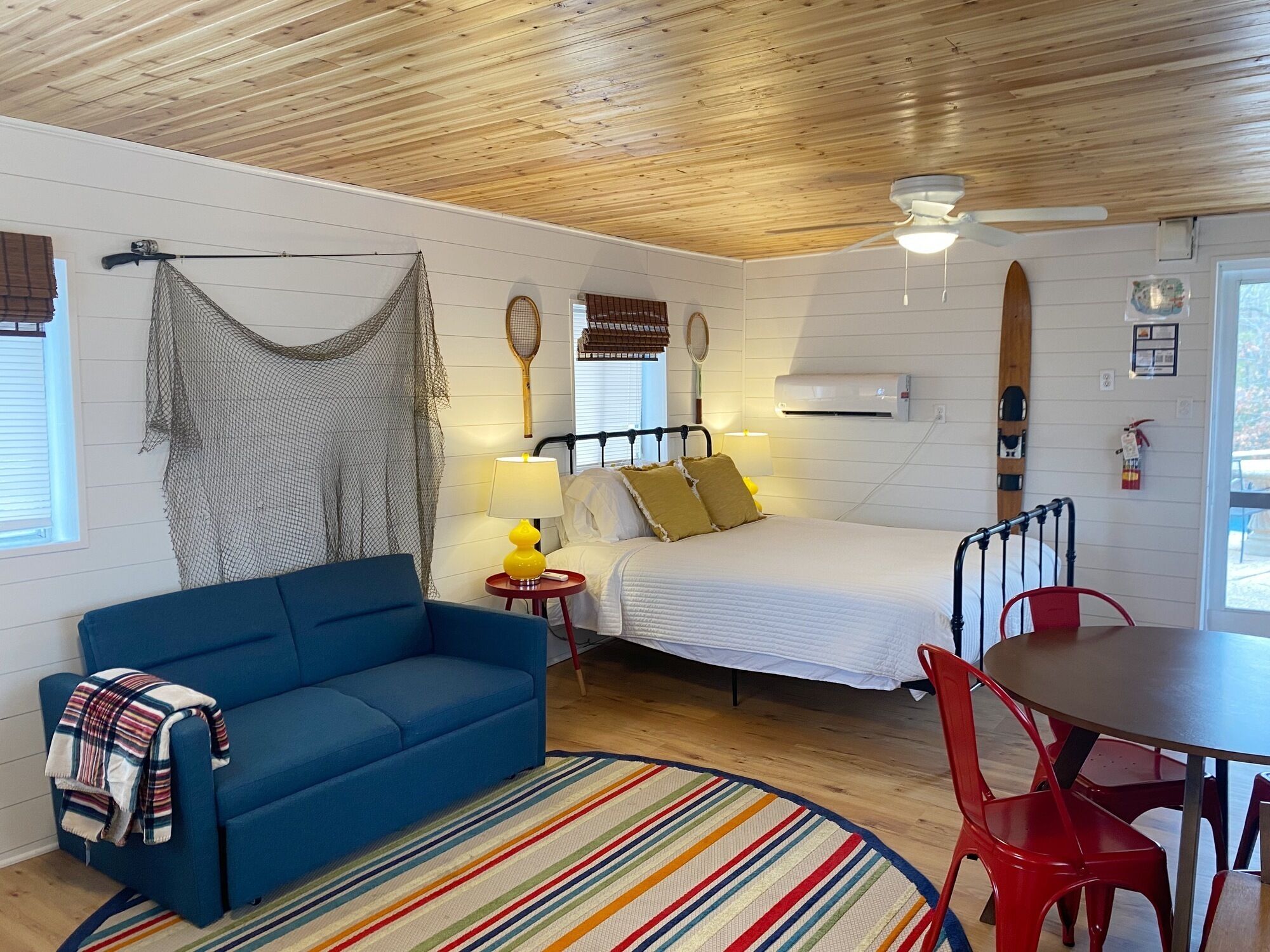 Renovated Lakeside Cabin With Swimming Pool & Resort Amenities! - Camdenton, MO