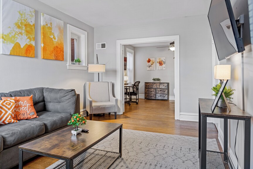 Rooted Urban Retreat: First Floor 1br Apartment - St. Louis, MO