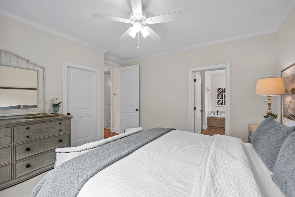 Designer Lake Front Retreat In Quiet Cove On Lake Wylie: King Beds & Bunk Room! - Lake Wylie, Fort Mill