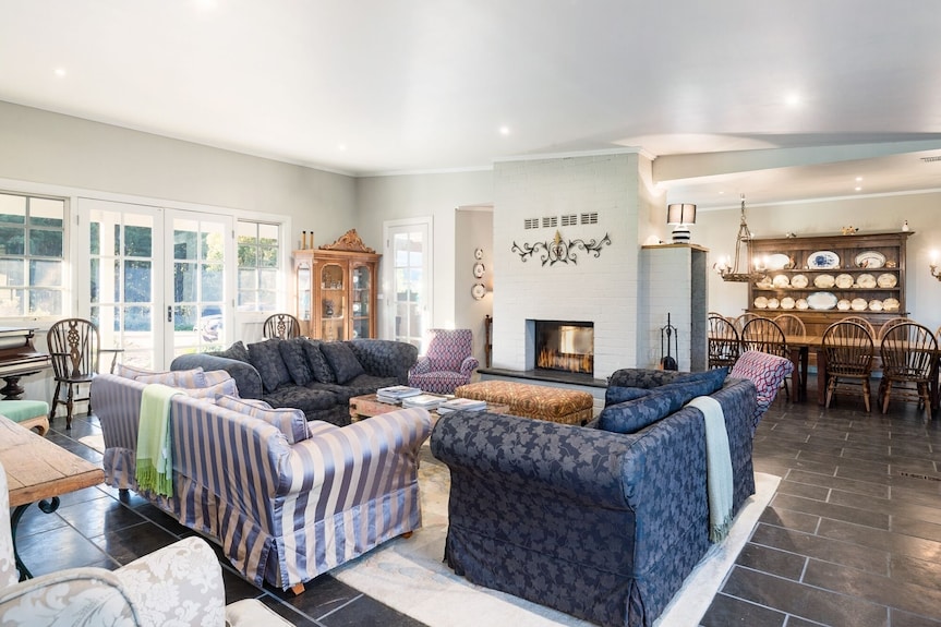 Lake David Lake House - Secluded Lakefront Escape | Pool - Jacuzzi - Luxe Living - Kangaroo Valley