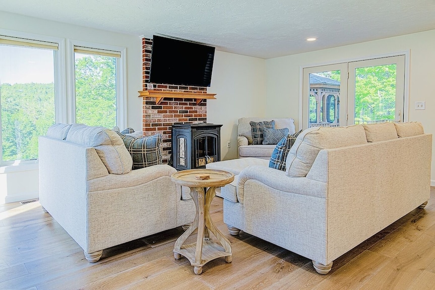 Spacious Retreat Near Lake\nfirepit & Game Room - Gilford, NH