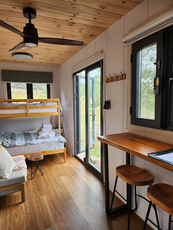 Tribunk + 1bath Tiny Home In Mountains "Bluebird" - Blue Mountains