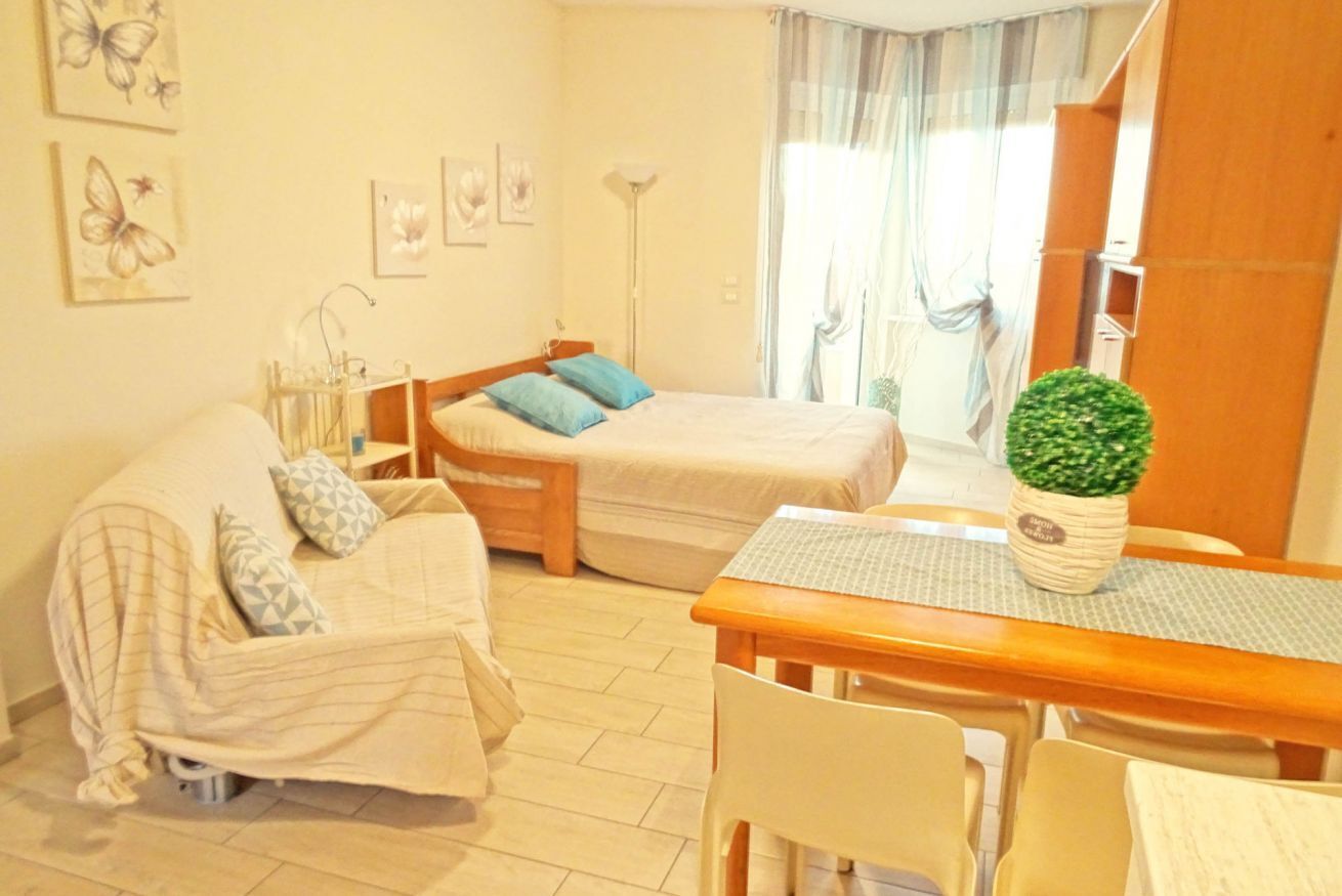 One-room Apartment With Balcony Close To The Sea - Santo Stefano al Mare