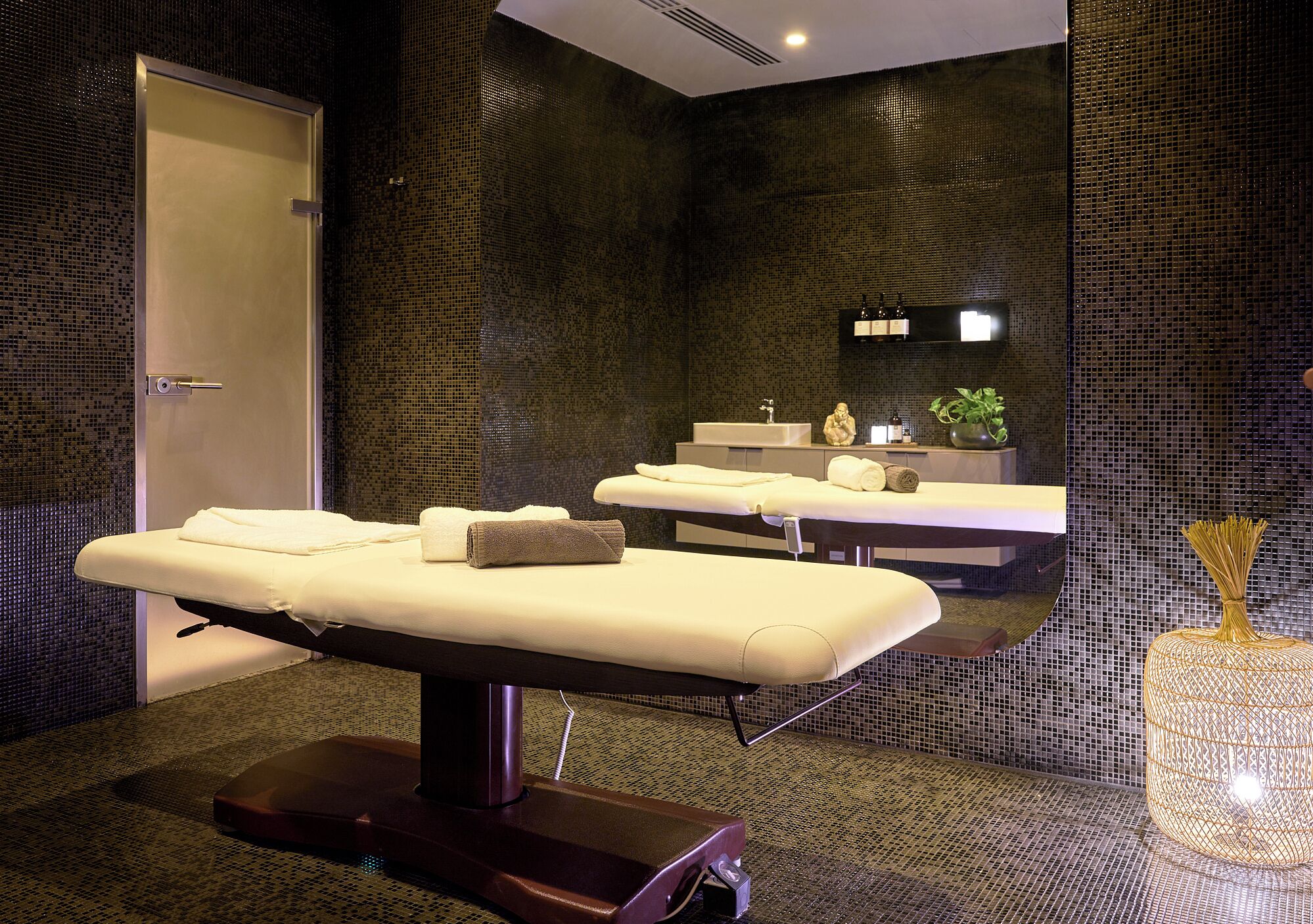 Massagens de pedras quentes, massagens musculares profundas 