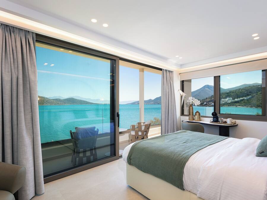 Roupa de alta qualidade, minibar, cofre no quarto, secretária