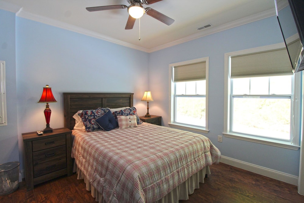 Cuddle Cove- Bryson Village - Bryson City, NC