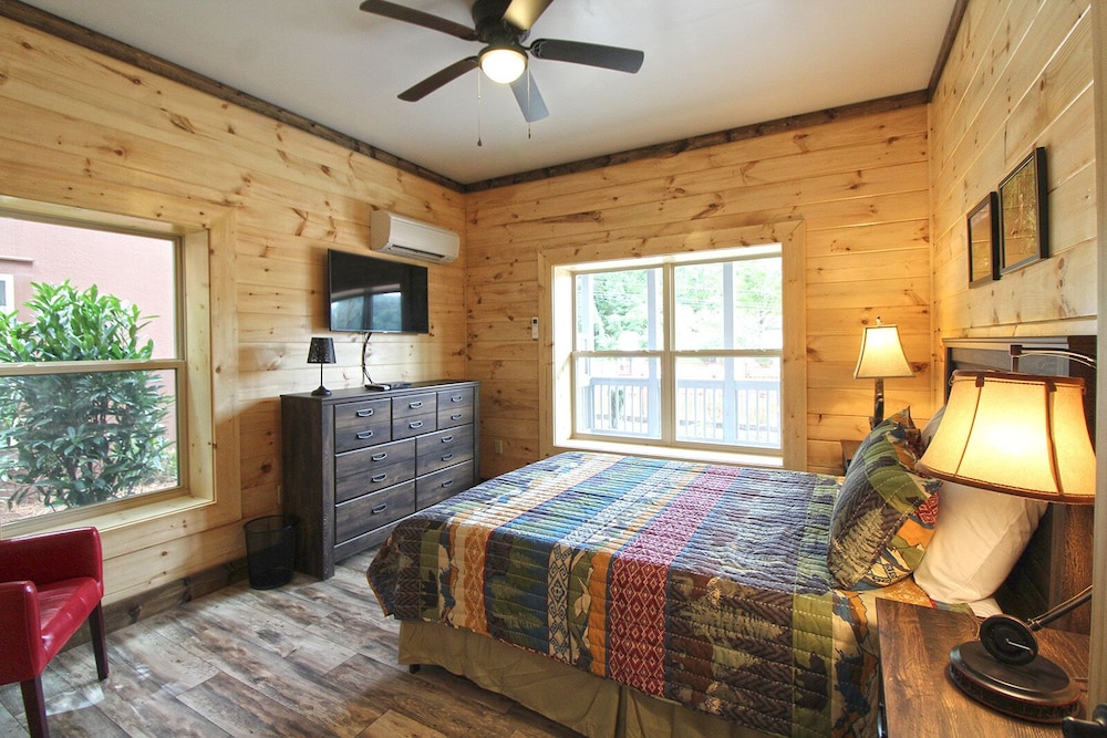 Huggie Bear- Bryson Village - Bryson City, NC