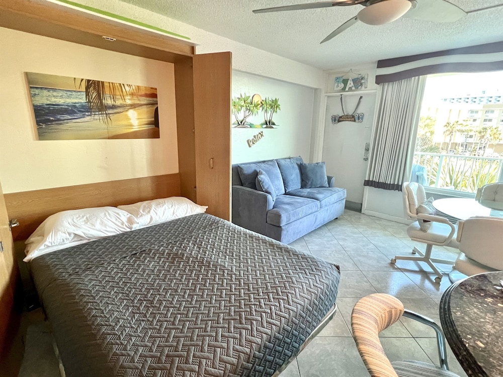 Brand New Pool Just Opened! Close To Hard Rock, Balcony, Ocean View, Beach Front - Ormond Beach, FL