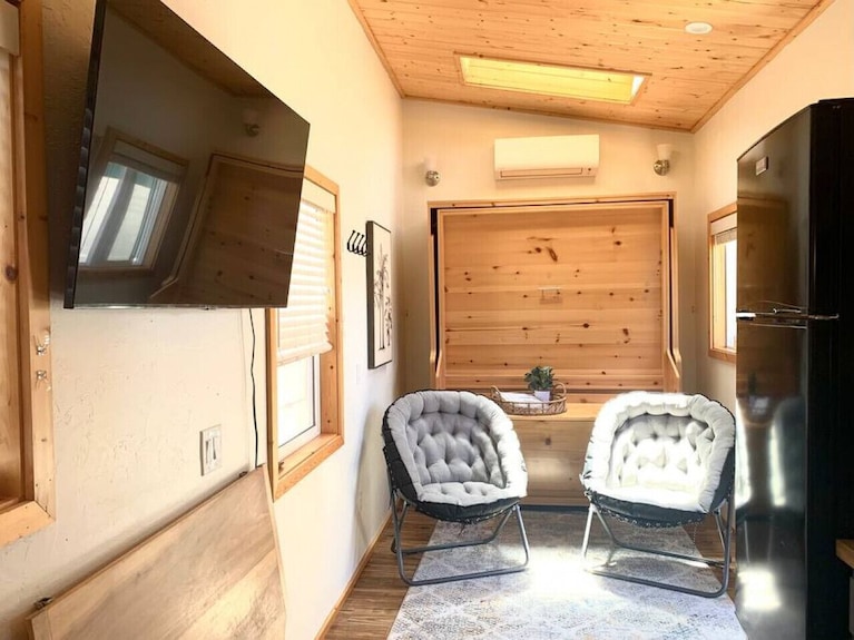 San Luis Obispo Sunshine Tiny Home With 2 Queens - San Luis Obispo, CA