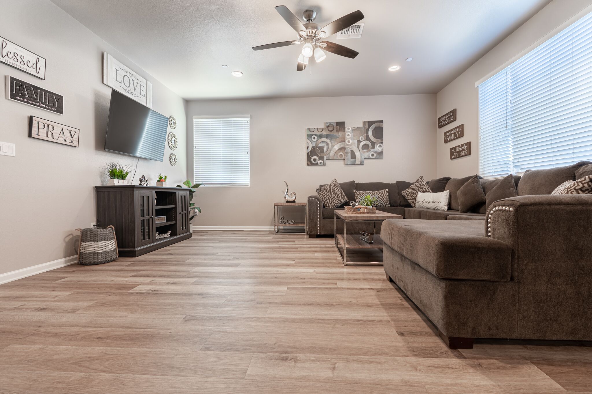 Cozy 6-bedroom Home Perfect For Large Groups - Fresno, CA