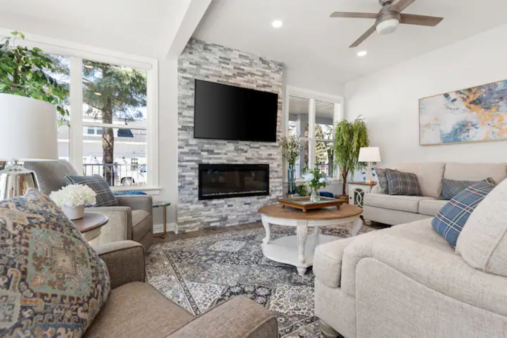 Sapphire Star In The Heart Of Sturgeon Bay - Sturgeon Bay, WI