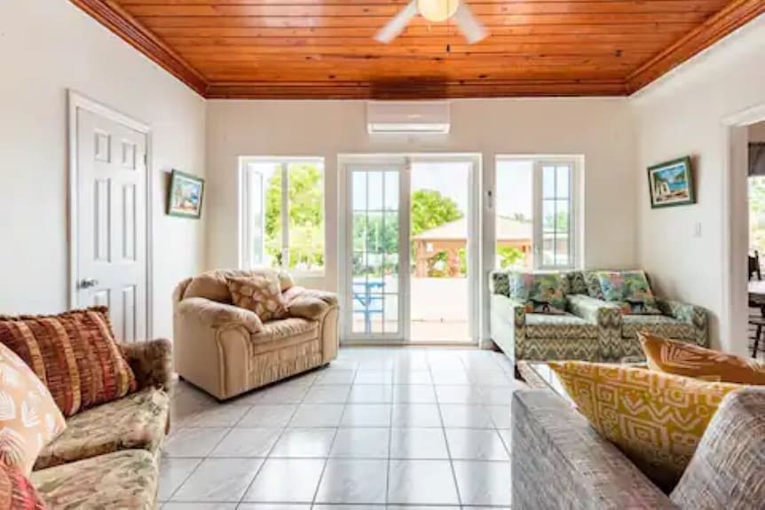 Fabulous Seaside Retreat, Sleeps 21, Walk To The Beach! 10% Weekly Discount! - Nassau