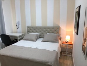 Quarto Duplo Básico | Ferro/tábua de engomar, Wi-fi grátis 