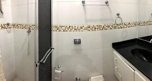 Quarto Individual Básico | Casa de banho