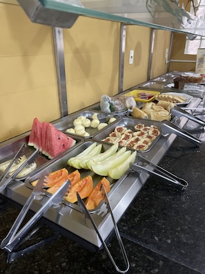 Café da manhã continental grátis todos os dias