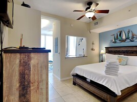 Condo, 1 cama Queen e sofá-cama, sacada, vista para o oceano | 1 quarto, Wi-Fi de cortesia, individualmente decorados